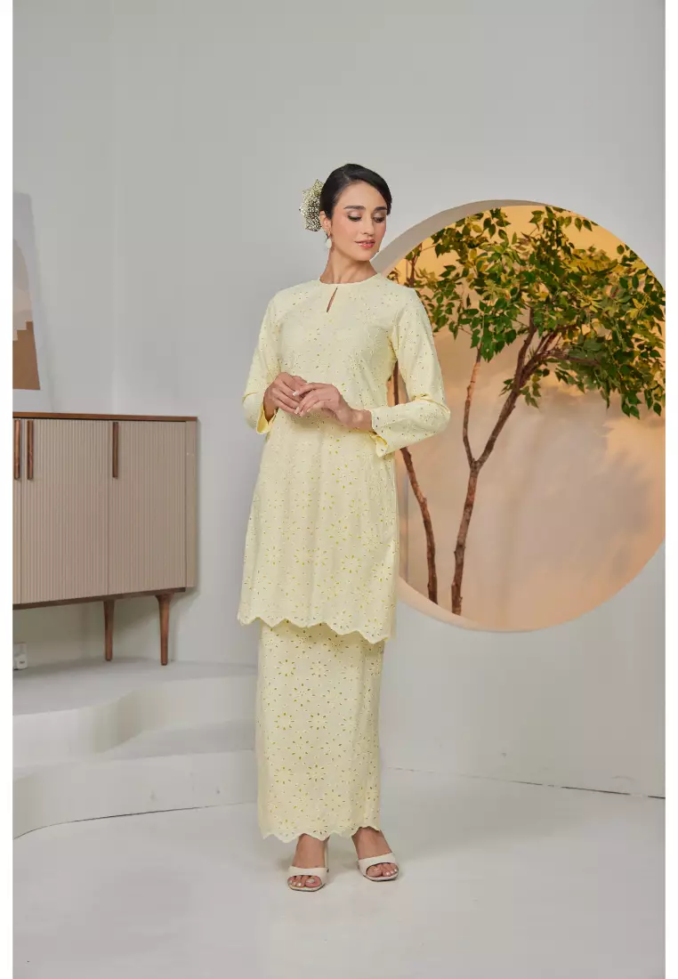 Buy Amar Amran Kurung Moden Sulaman Kasih Evelyn 2025 Online | ZALORA