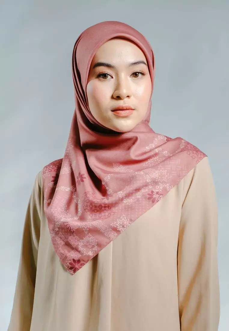 Jual ZOYA SIRENA Scarf Caramel - Kerudung Hijab Segiempat Motif With ...
