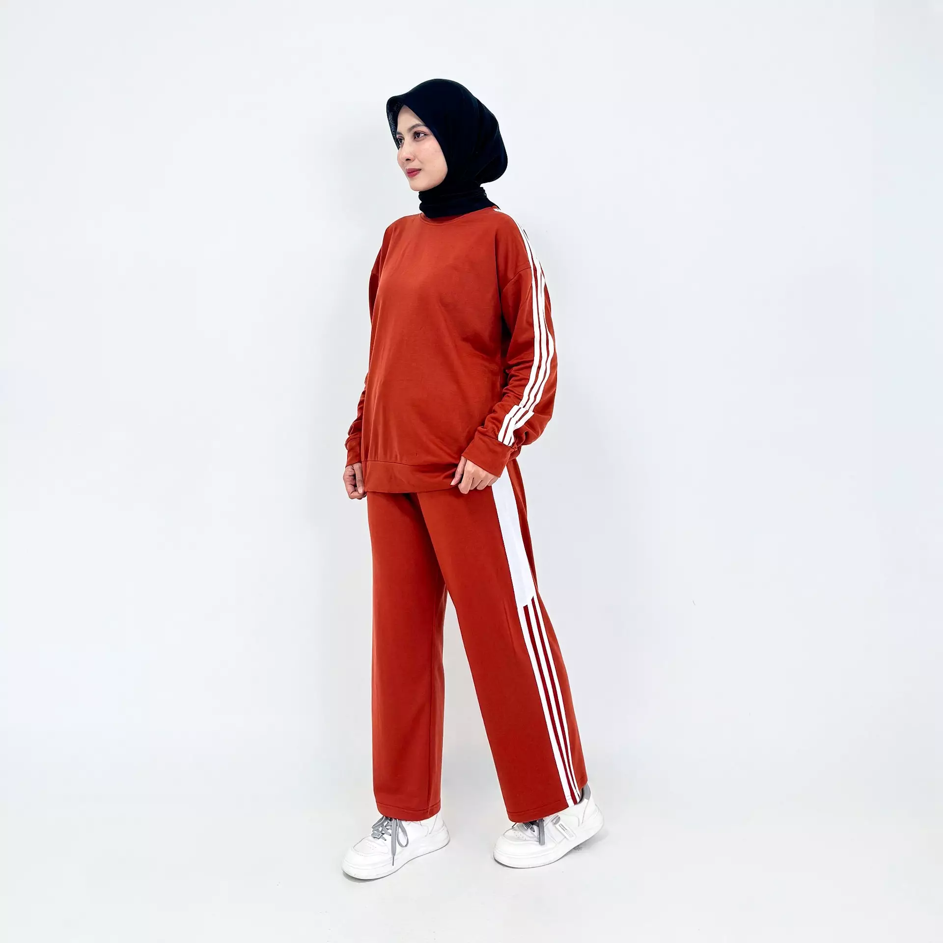 Jual LEZAHRASIGNATURE Joanita Training Set | Setelan Baju Olahraga ...
