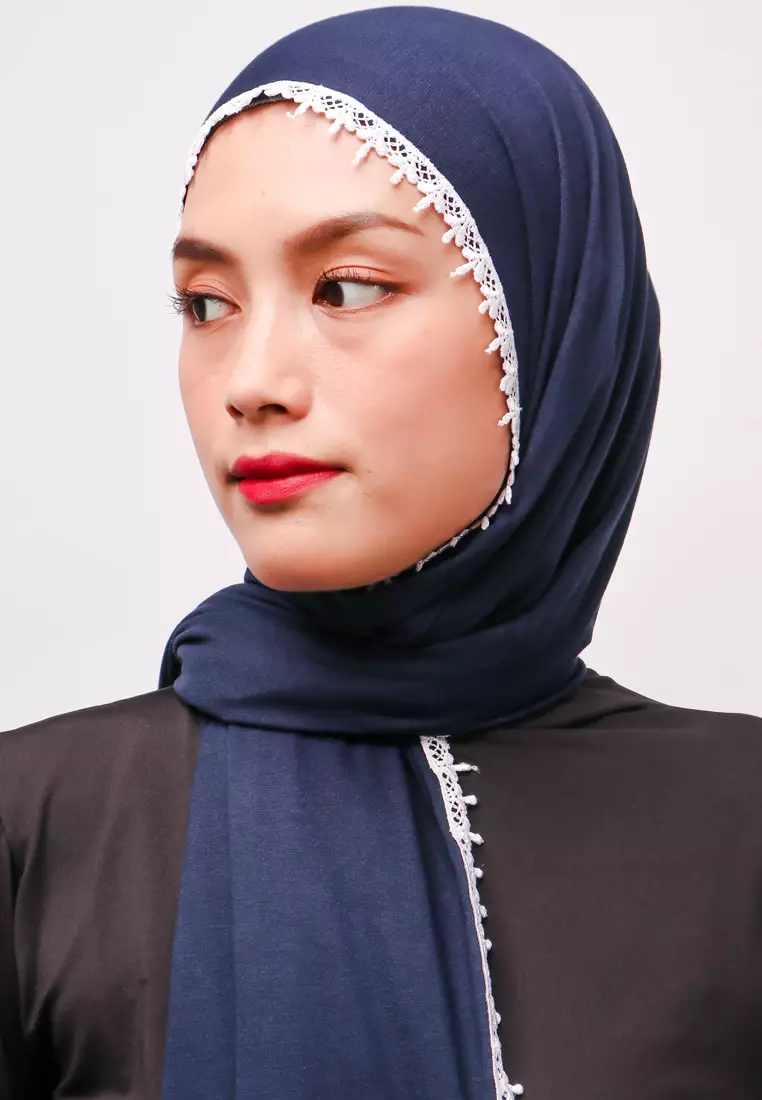 Jual DAW Project DH066 Lace Putih Hijab Pashmina Navy Original 2025 | ZALORA Indonesia