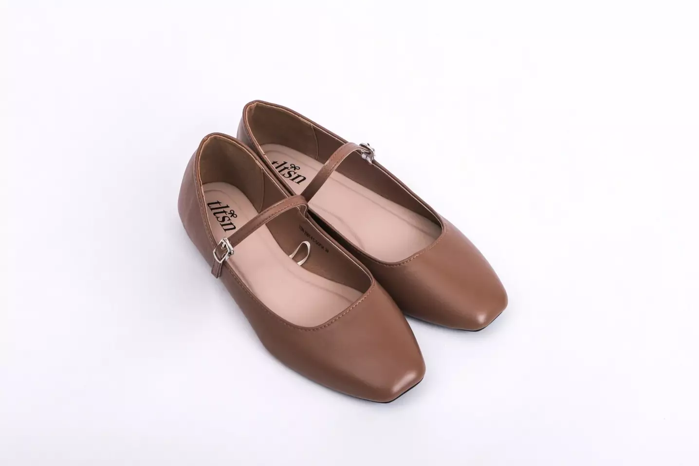 Jual The Little Things She Needs The Little Things She Needs - SOFIA ...