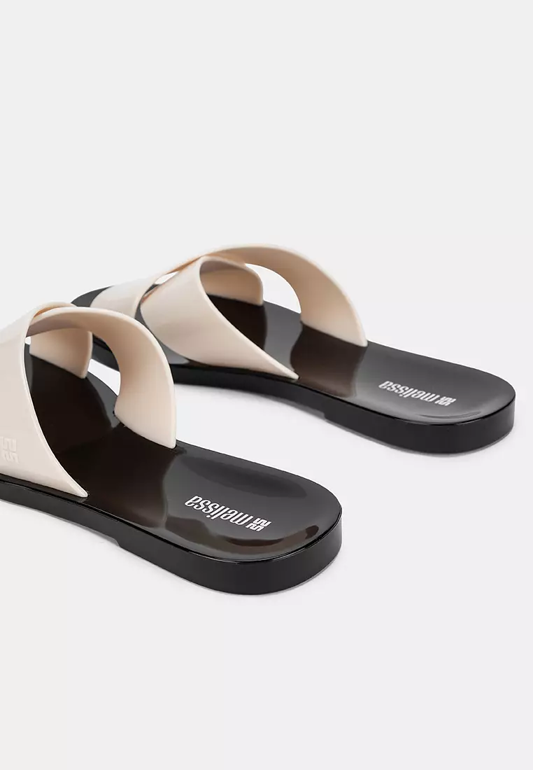 Jual Melissa Essential Cross Slides Original 2026 | ZALORA Indonesia