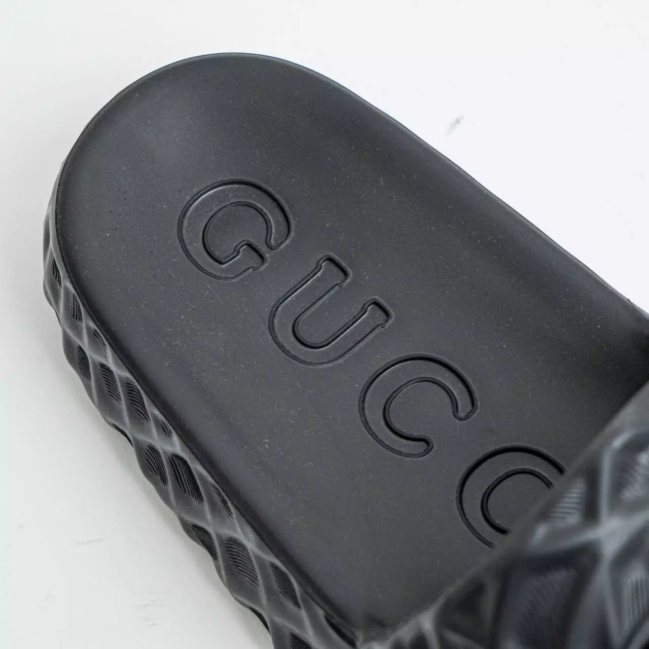 Jual Gucci Gucci Interlocking G Textured Rubber Sandals Slide Black ...