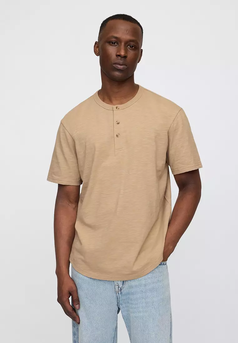 Jual Gap Lived-In Curved Hem Henley Tee Original 2025 | ZALORA Indonesia