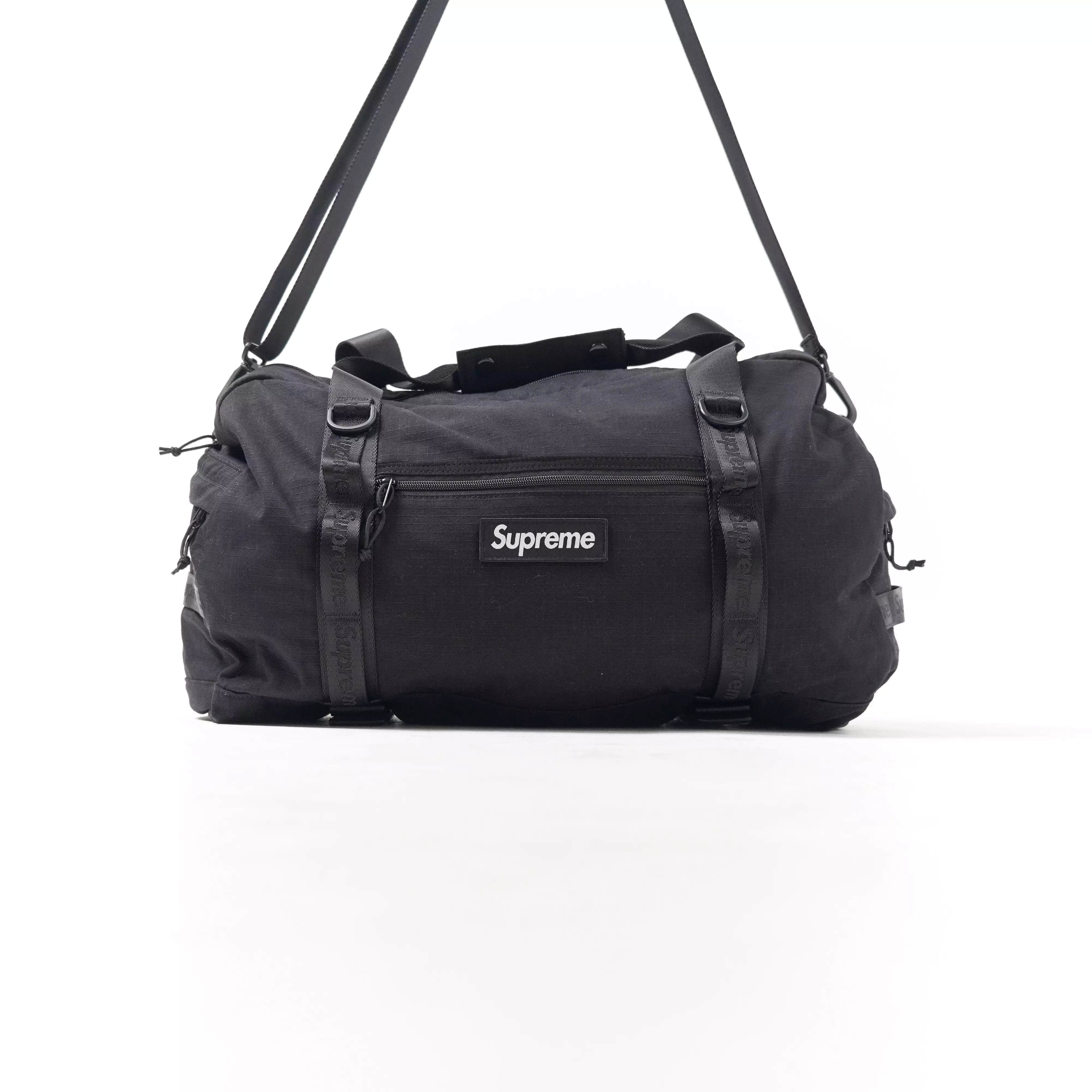 Jual Supreme Tas SUPREME SS26 BLACK DUFFLE BAG 100% ORIGINAL Original ...