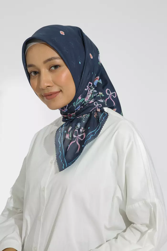 Jual Syaline Hijab Syaline Signature - Voal Hijab Square - Bloom Scarf Navy Blue Original 2024 ...