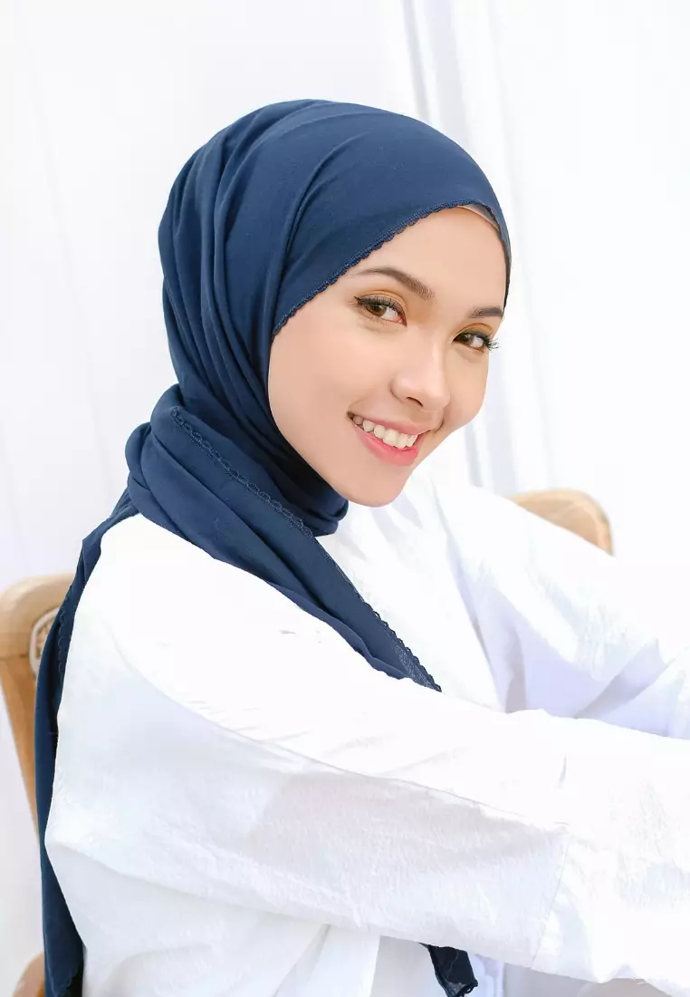 Jual Lozy Hijab Embroidery Signature Shawl Navy Original 2024 | ZALORA Indonesia
