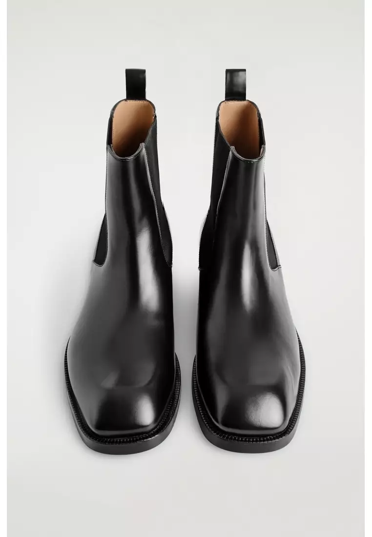 Buy COS SQUARE-TOE LEATHER CHELSEA BOOTS 2025 Online | ZALORA Philippines