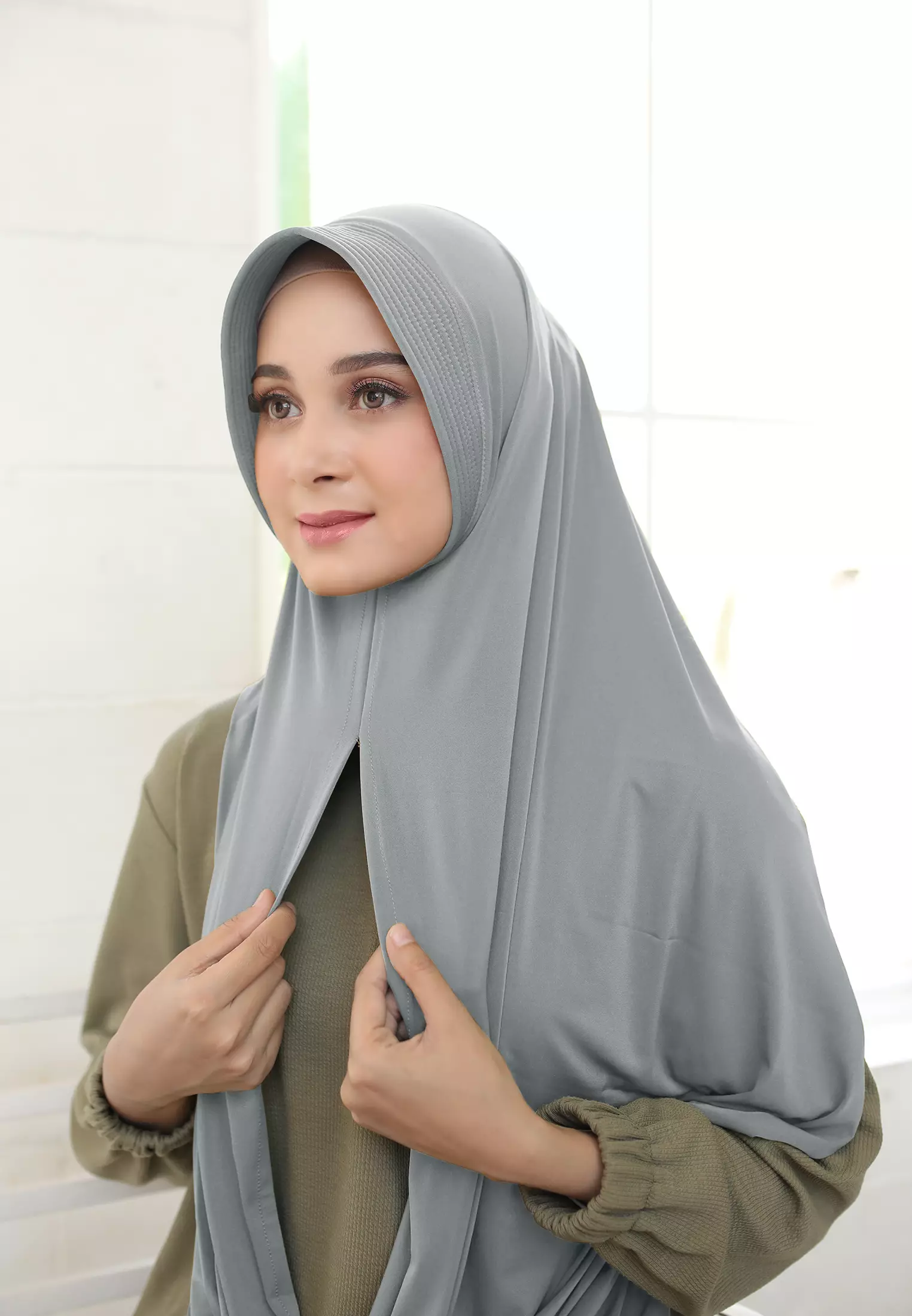 Jual COTTON BEE Cotton Bee - Sumira Oval Pad Shawl | Pashmina Instan - Cloud Grey Original 2025 ...