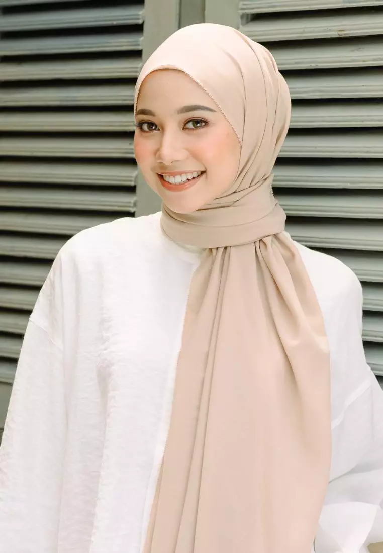 Jual Lozy Hijab Dira Eyelash Shawl Beige Original 2024 | ZALORA Indonesia