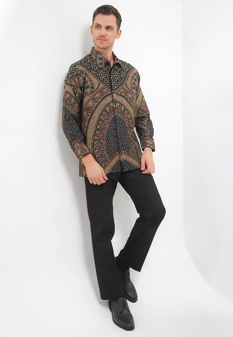 Jual ARJUNA WEDA Kemeja Regular Fit Batik Macademia Contenporer Original 2025 | ZALORA Indonesia