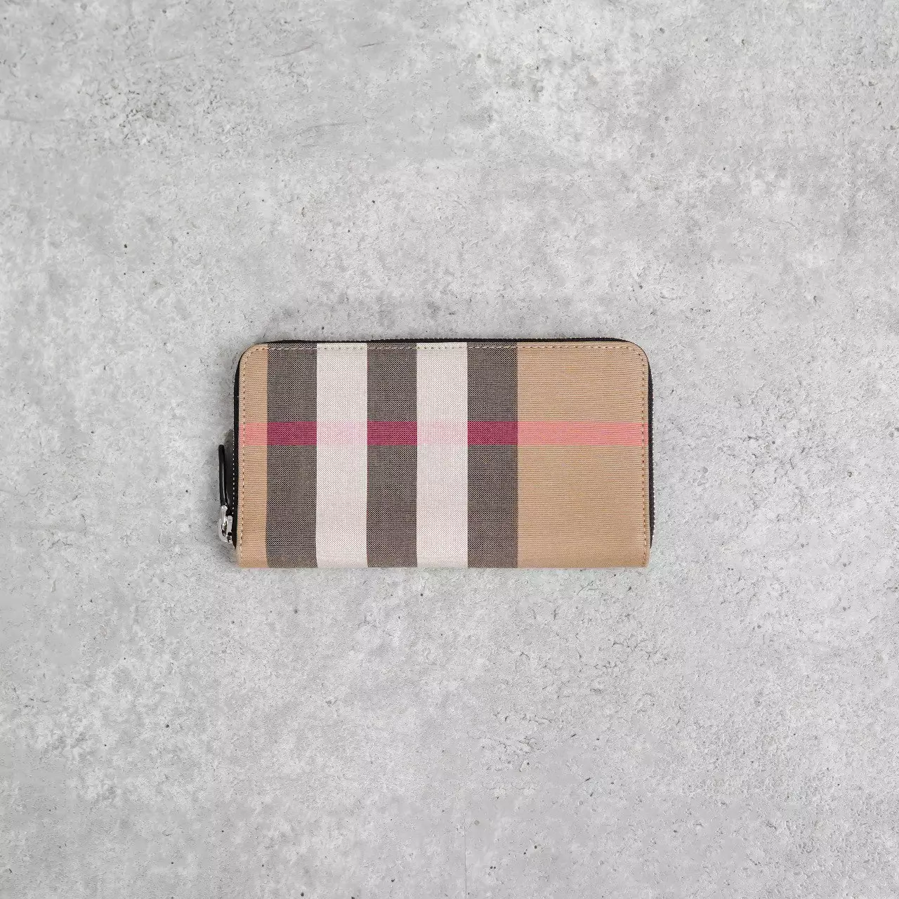 Jual Burberry Dompet BURBERRY CHECK BEIGE SS24 ZIP LONG WALLET 100% ...