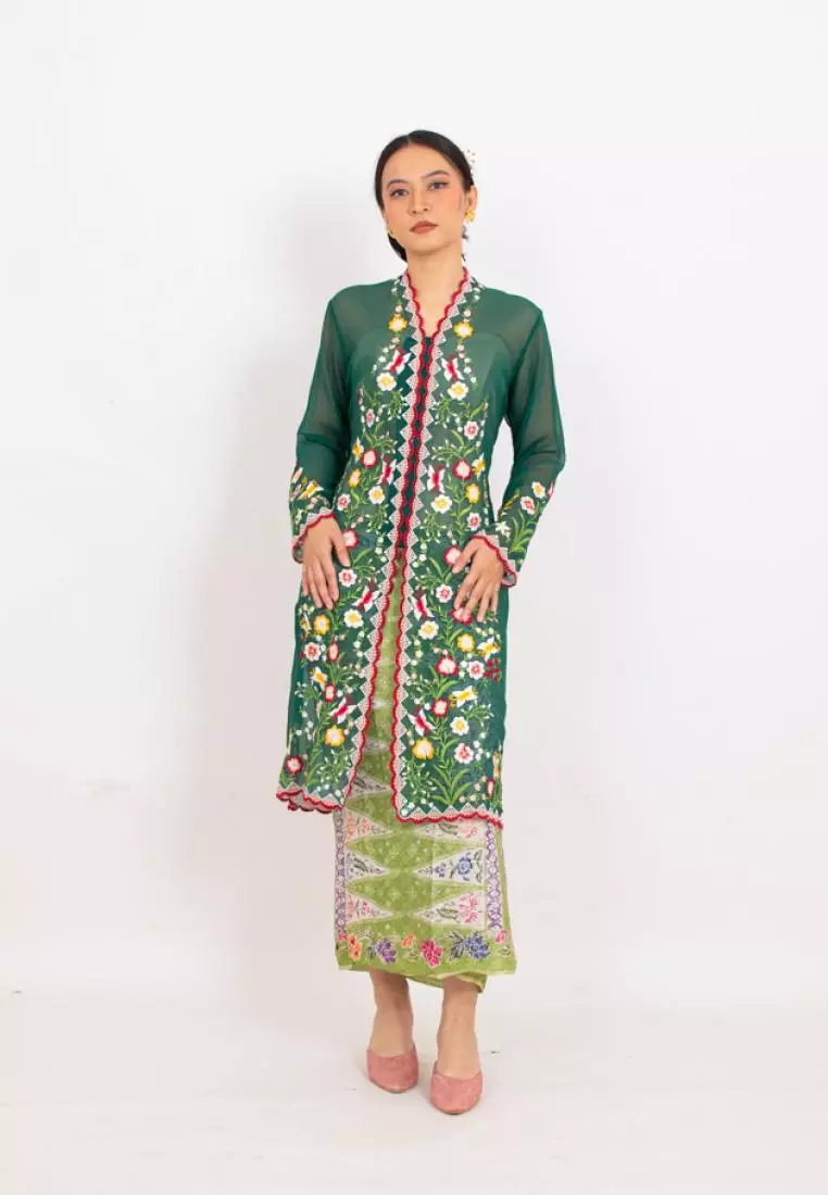 Jual Soraya Kebaya Long Kebaya Full Embroidery Original 2024 | ZALORA ...