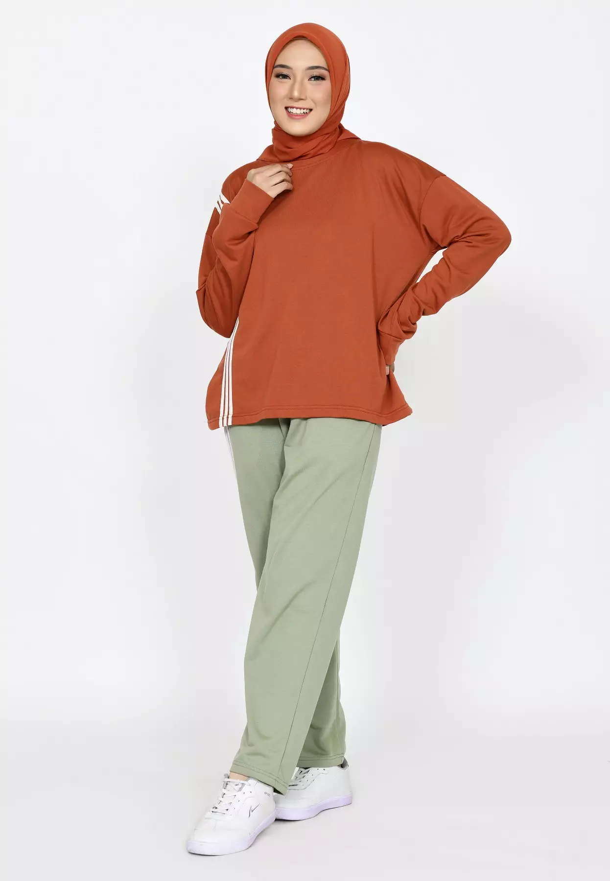 Jual LEZAHRASIGNATURE Setelan Training Alena 2 Original 2024 | ZALORA Indonesia