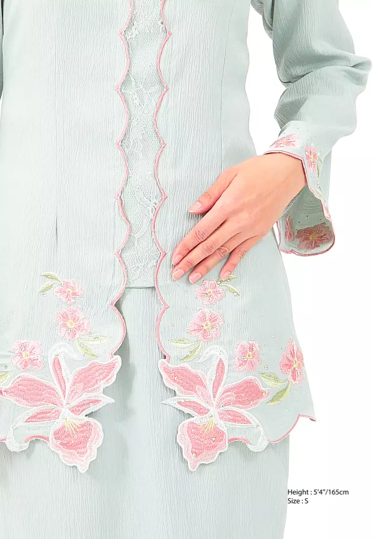 Buy Gene Martino GM - De'Bunga Raya Series Mahsuri Kebaya Modern 5059 ...