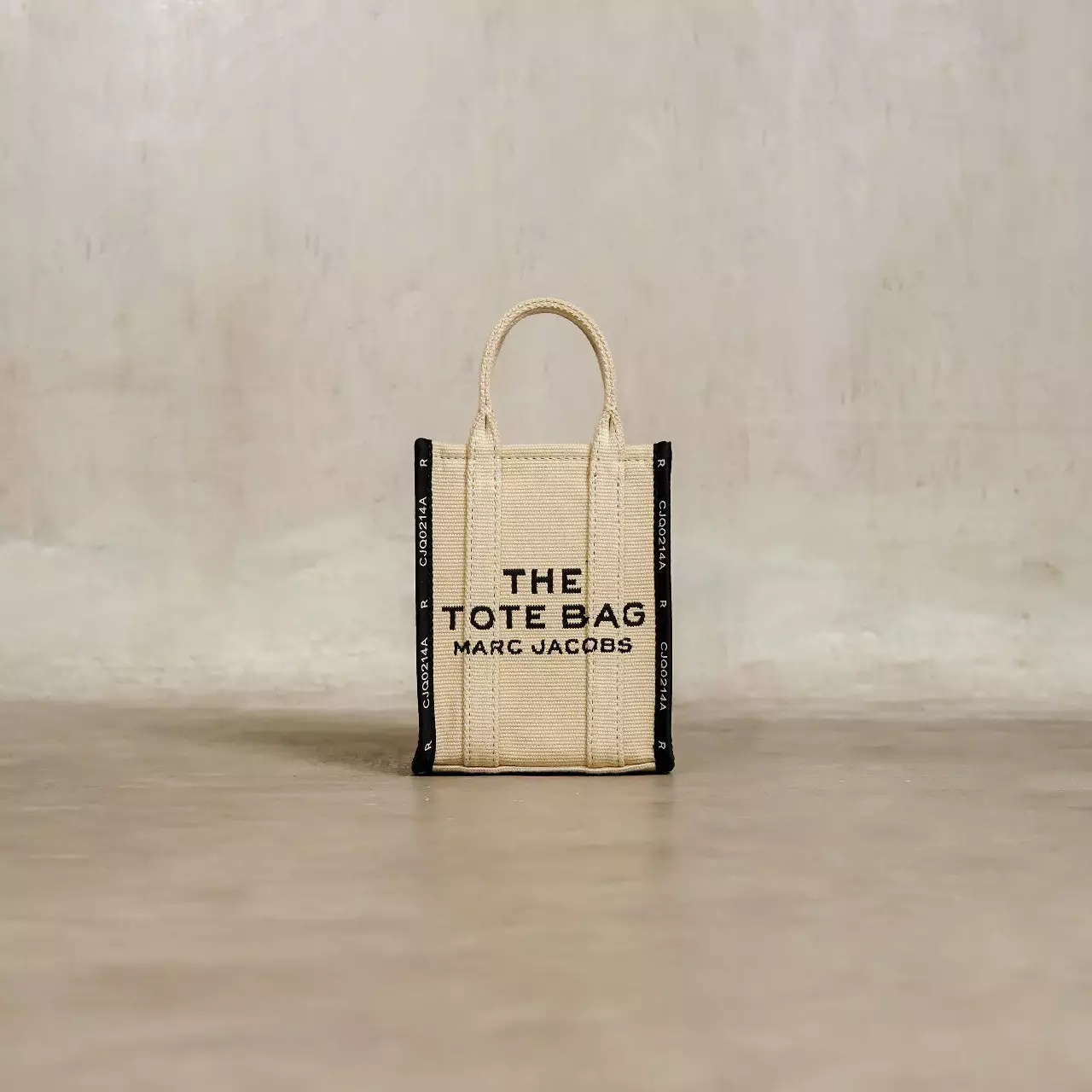 Jual Marc Jacobs Tas MARC JACOBS THE TOTE BAG BLACK BEIGE MINI TOTE BAG ...