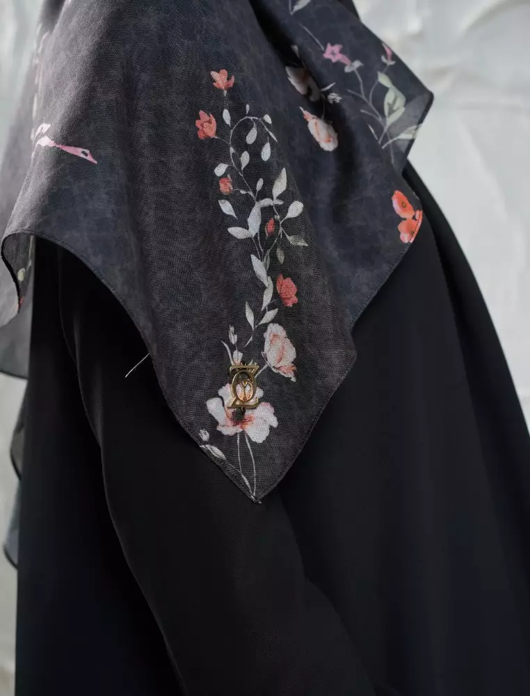 Jual ZOYA FLEUR Scarf Black - Kerudung Hijab Segiempat Motif With BOX - Bahan Nesla - Ukuran ...