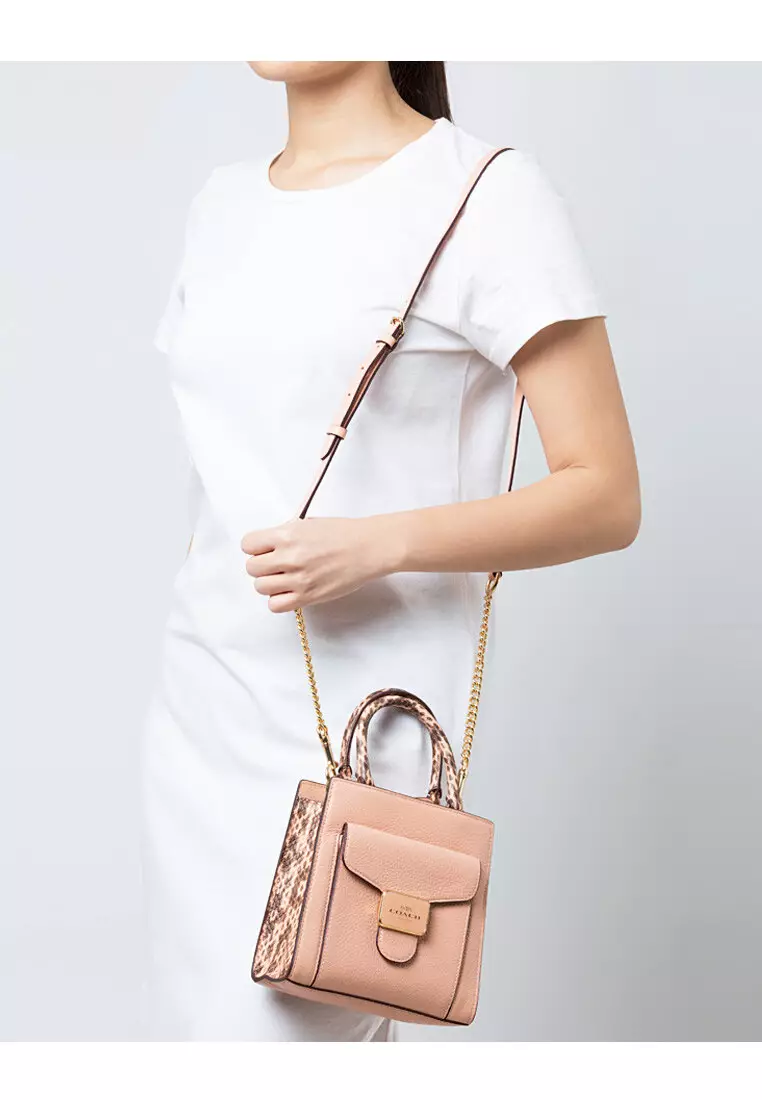 網上選購 Coach Coach 迷你 Pepper 斜背包 - 貝殼粉紅色 2024 系列 | ZALORA香港