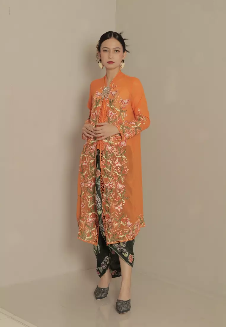 Jual Soraya Kebaya Long Kebaya Full Embroidery Original 2025 | ZALORA ...